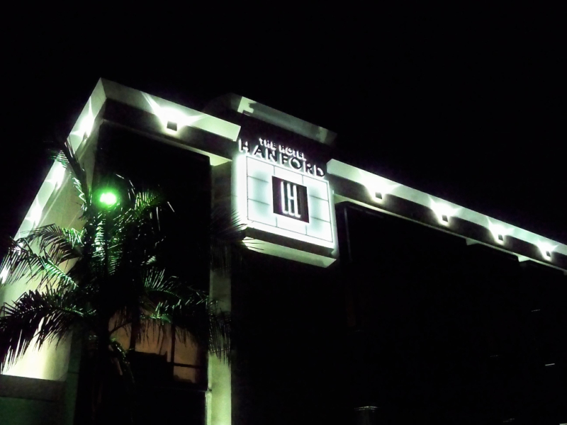 Reverse Pan Halo | United Sign Systems